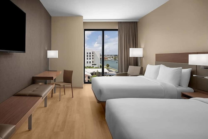 Double Room Perfect For Relaxation With Rooftop Pool And Poolside Lounger! - Clearwater Beach, FL