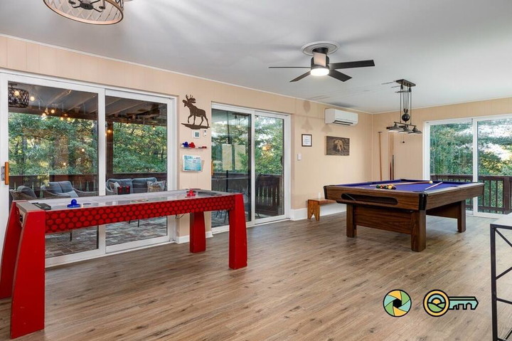 Bluebird Chalet - Swiss-style Luxury W/hot Tub - Virginia
