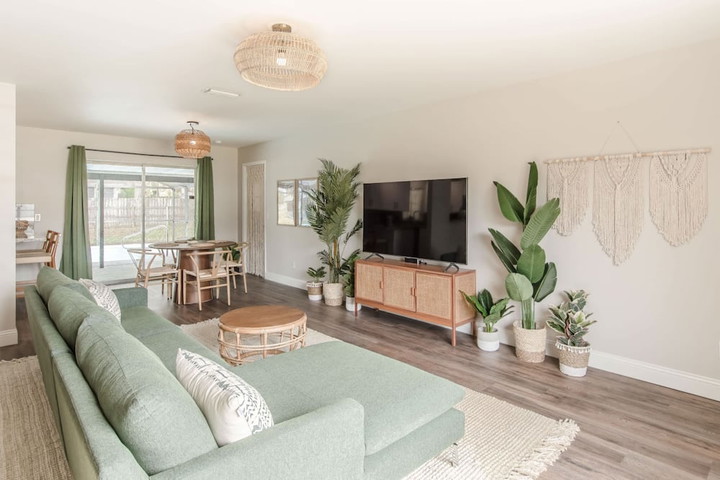 Beach Getaway Home W/ Pool & Bbq - Vero Beach, FL