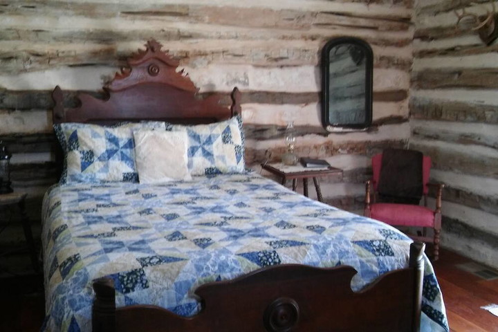 Butler Cabin At The Homestead B&b - Dripping Springs, TX