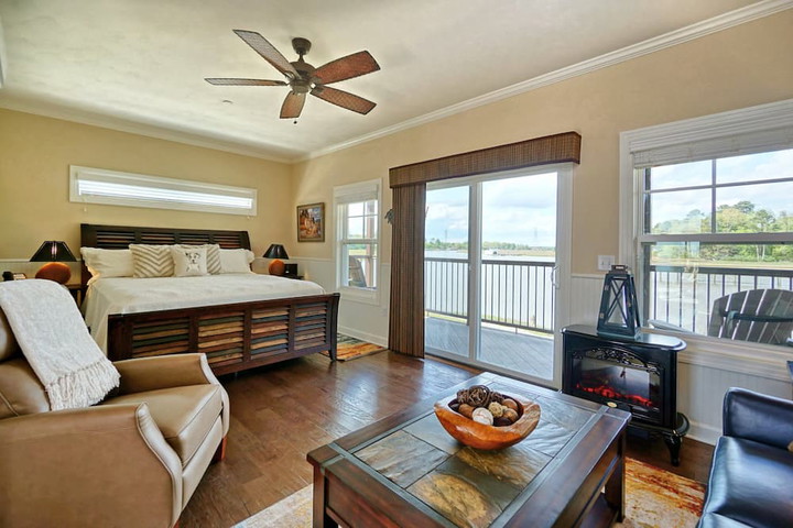 Charming Waterfront Hotel With Balcony, Wifi And Ac In Delightful Suffolk - Suffolk, VA
