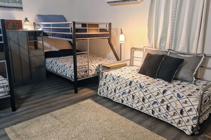 Mountainside Cabin In Medicine Park-stunning Views-borders Ft. Sill-sleeps 16. - Lake Lawtonka, OK