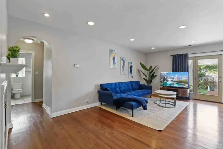Spacious Des Plaines Home - Near Airport, Casino & Arena - Arlington Heights, IL