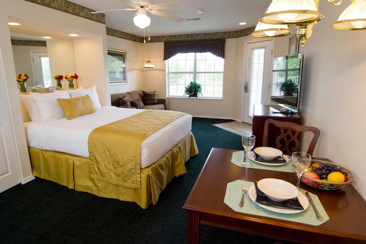 Studio Condo W/ 2 Resort Pools & More! - Branson West, MO