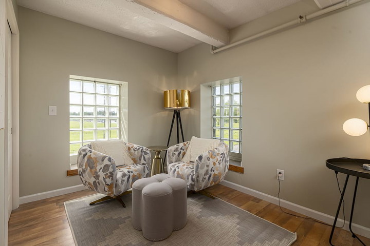 Converted Historic Suite · Full Kitchen, 3rd Flr - Carbondale, IL
