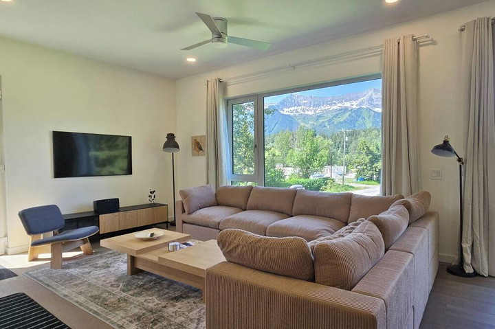 Stylish 2br | River & Views | 5 Min Fernie And Resort - Fernie