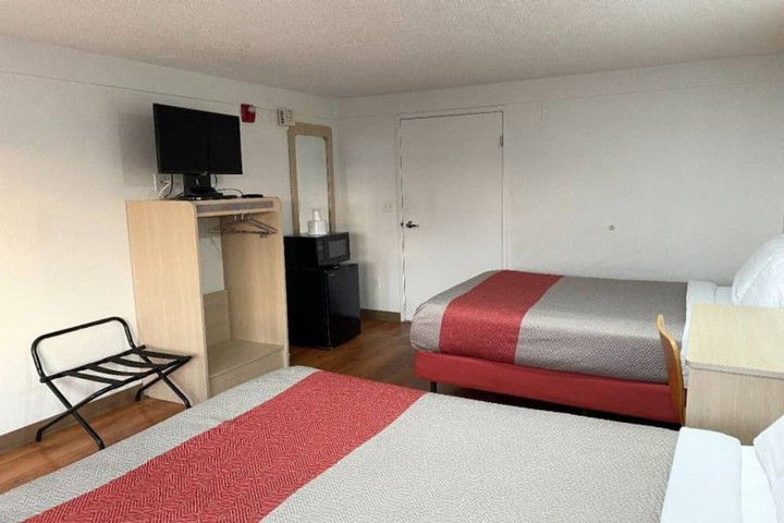 Cozy 2-bed Ada Room | Free Parking - Hagerstown, MD