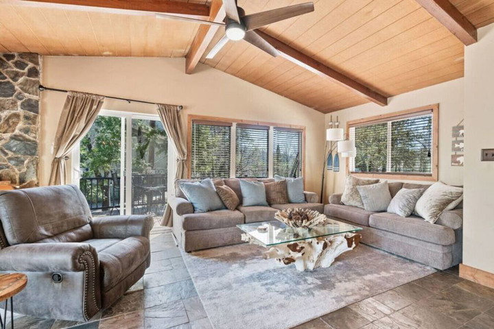 Beaver Cabin - Hot Tub - Pet Friendly - The Pines - Bass Lake, CA