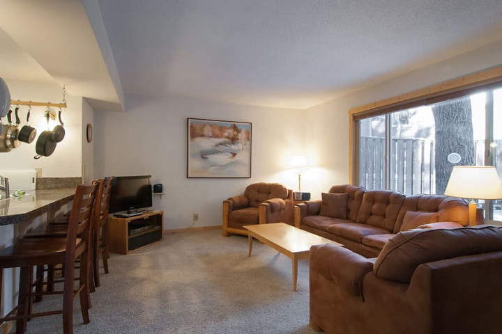 Great Reviews & Great Value! Lake Forest Glen W/ Hoa Pools, Hot Tub, Walk To Beach - Tahoe City, CA