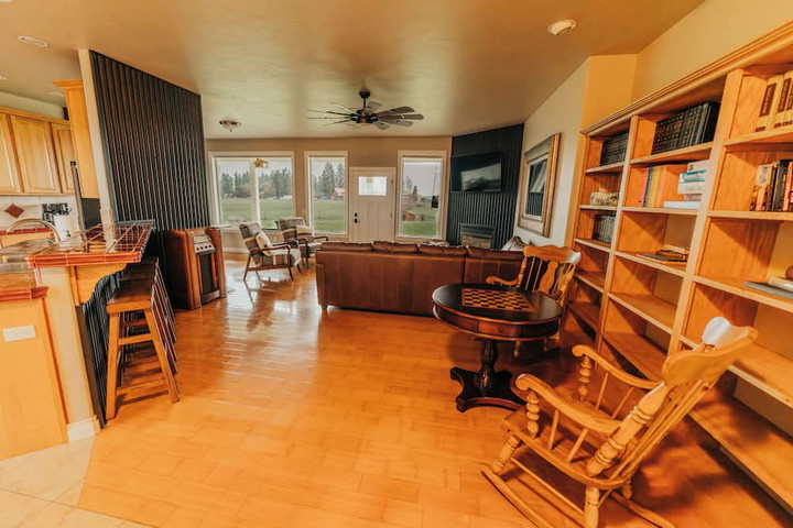 Wheelchair Accessible - Sleeps 6 - Mountain Views - Near Glacier Nat'l Park - Kalispell, MT