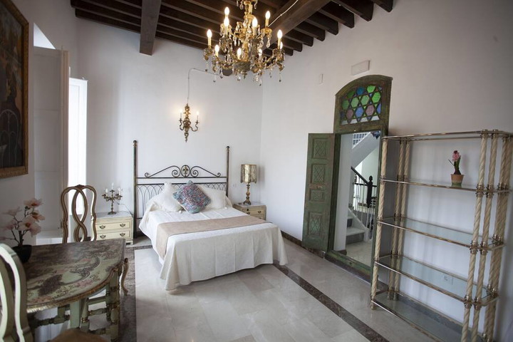 This Beautiful Light And Airy Room Has Been Adorned With Unique Decoration - Huércal-Overa