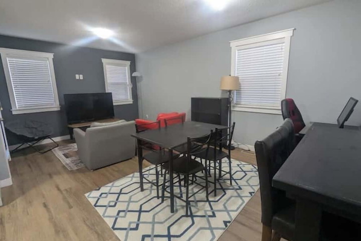 Cozy Minimalist Apartment - Regina