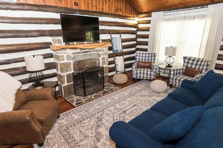Creek Side Log Cabin With Hot Tub In White Sulphur Springs Wv - Lewisburg, WV