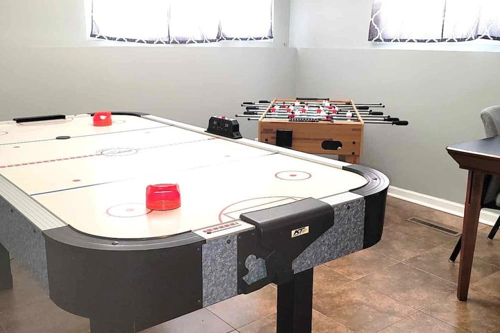 3bd/1.5bath Entire Home/game Room/office/extended Stays/free Wifi & Parking - Oswego, IL