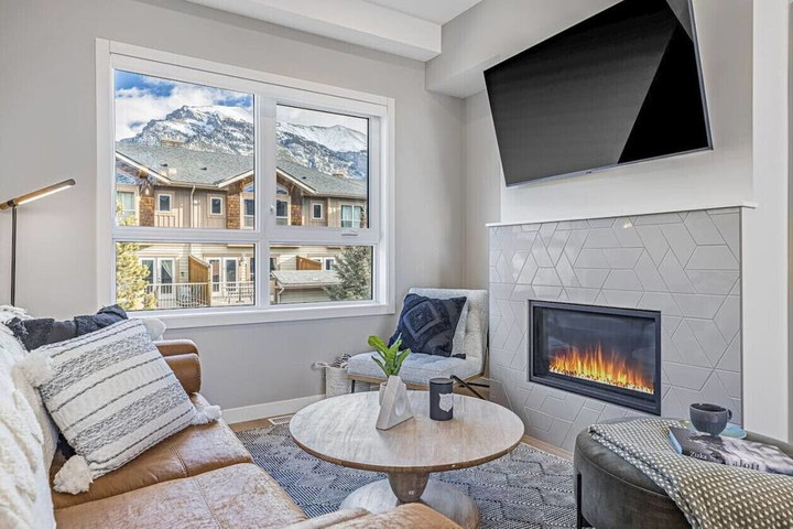 Panorama Peaks Escape [Outdoor Heated Pool/hot Tub] - Alberta