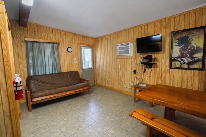 Quaint Cabin Located Near The Frio River - Concan, TX