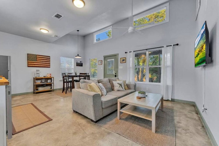 2 Br Lodge | Hot Tub | Fire Pit | Near Wineries! - ドリフトウッド, TX