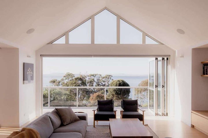 Beachfront Estate With Tennis Court And Pool - Hobart