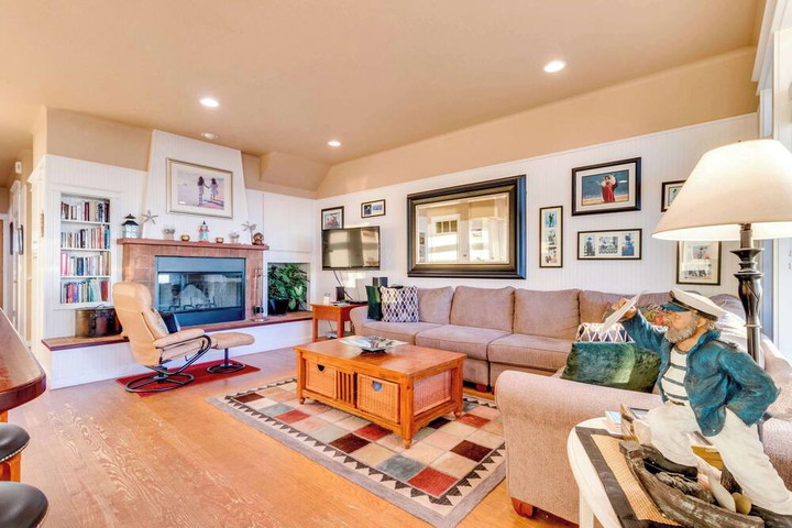 Dog Friendly Waterfront Bungalow Just Steps To The Sand And Waves - Oregon