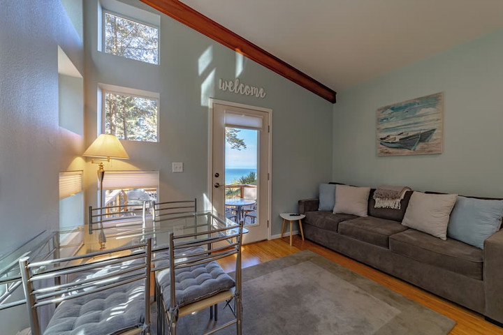 Comfy Oceanside Retreat, Forested Creekside Setting, Expansive Grounds Over Ocean Bluffs - Trinidad, CA