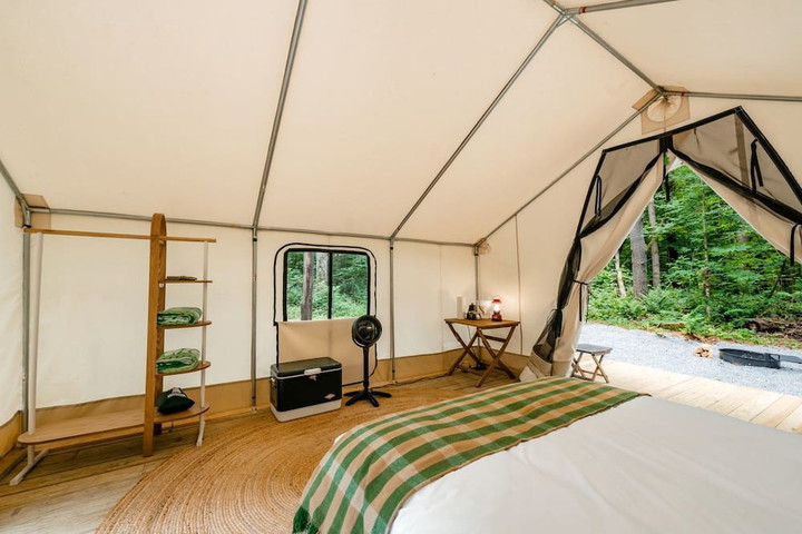 Classic Safari Tent In The Heart Of The Adirondack Wilderness, Near Lake George, New York - Hudson Valley, NY