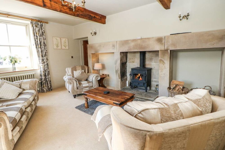Burrs Farm, Pet Friendly, Character Holiday Cottage In Chelmorton - Hope Valley