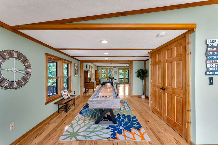 Peaceful Lakefront Cabin Retreat With Hot Tub! - Lake Milton, OH