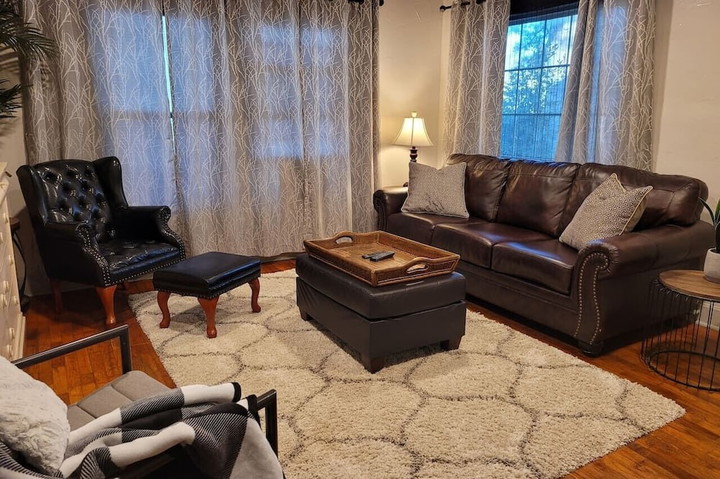 Craftsman 4-bedroom 2 Bath Cottage/walk To Parks, Shops & Eats Downtown - Fort Smith, AR