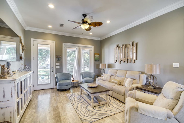 Walk To Beach: Stunning Gulfport Getaway - Biloxi, MS