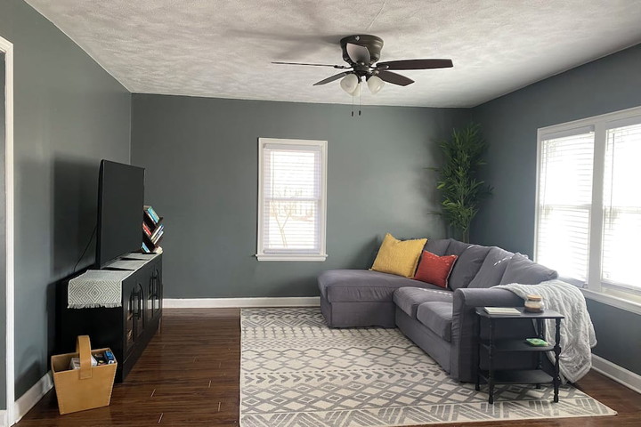Cozy 2 Bedroom Cottage, Near Stadium. - Lincoln, NE