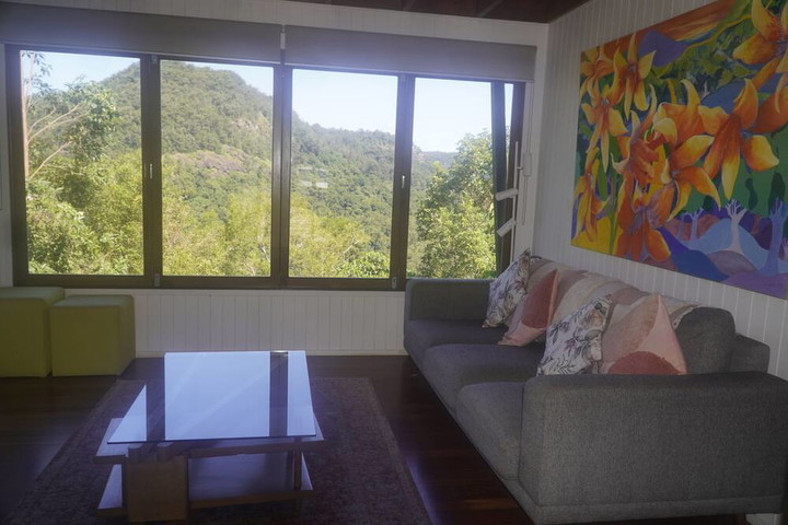 Off Grid Tranquillity With Beautiful Views And No Other House In Sight - Mapleton