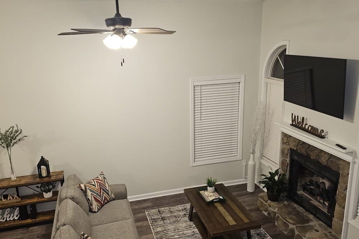 Modern Smyrna Retreat Pet-friendly Near Truist Park & Downtown Atlanta - Smyrna, GA