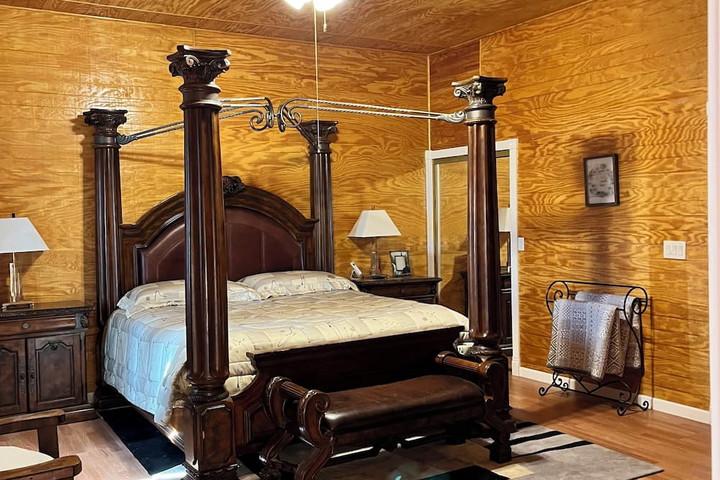 Beautiful Cabin, Stunning View, Spacious Deck. Price Includes Cleaning Fee, Etc. - Arizona