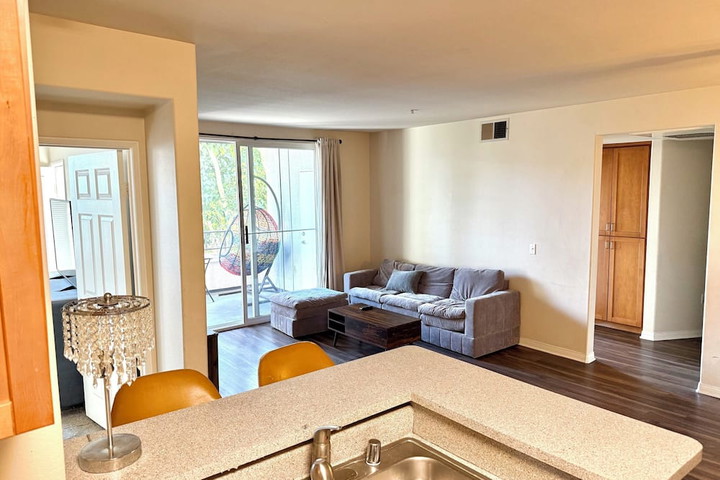 Bright 2-bedroom Apartment With A Large Pool By The Beach In Marina Del Rey - Venice Beach, CA