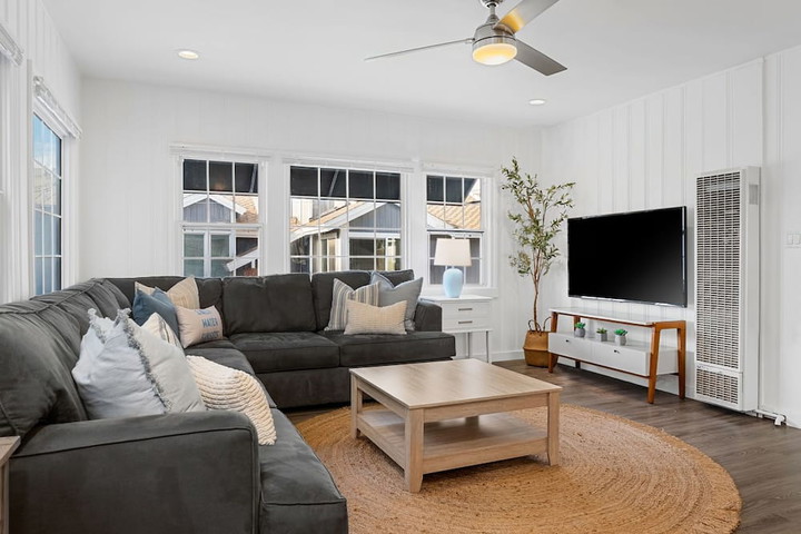 Sunset Beach Haven - Walk To The Beach & Restaurants, Free Parking - Long Beach, CA