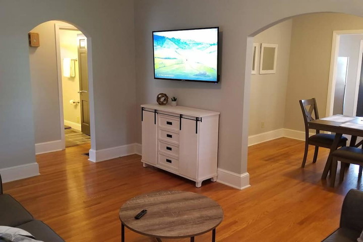 Cozy And Clean In Downtown Morristown - Morristown, TN