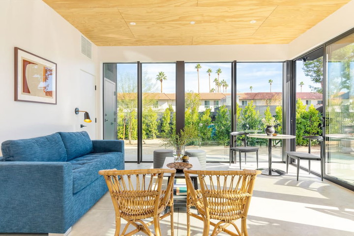 Blackhaus A: 4 Bedroom Suite By Avantstay | 4-room Retreat - Palm Springs, CA