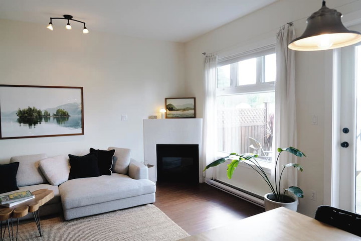 Goodview Suite - Licensed Waterfront Studio With A Fireplace And Patio - Tofino