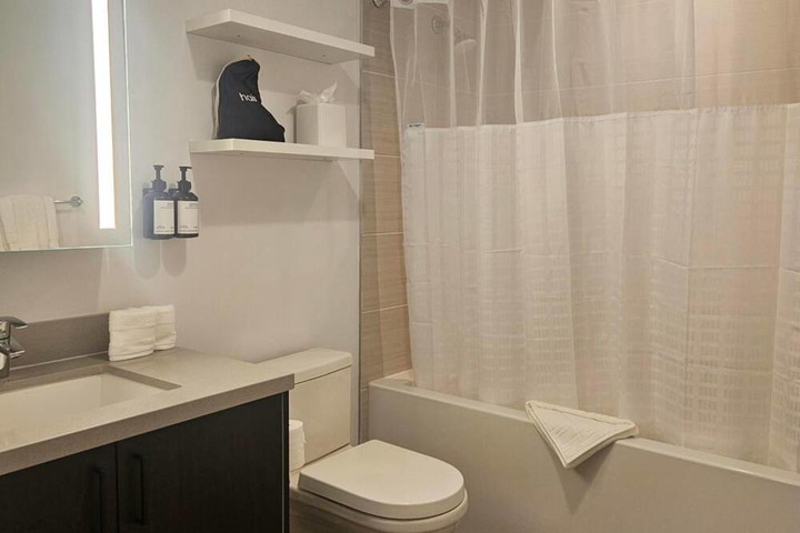 1br Queen | Winfield Lofts | Full Kitchen - South Gate, CA