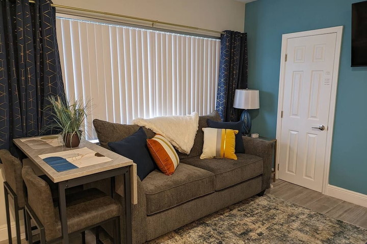 Cozy Fun-size Getaway + Pool&spa 5 Mins To Beach - Margate, FL