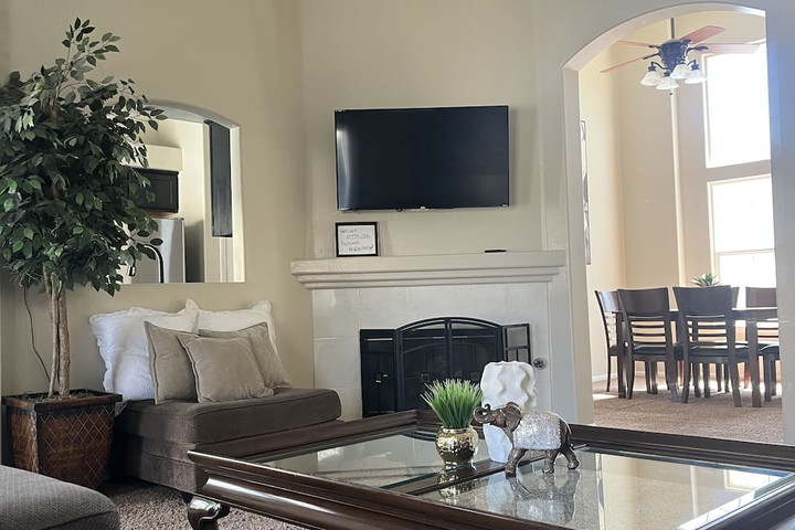 Beautiful 3-bedroom 2-baths With A Pool And Rv Parking. - Bakersfield, CA