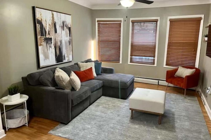 Cozy 3 Bedroom Family Sized Duplex/ 9 Mins From Midway Airport! - Worth, IL