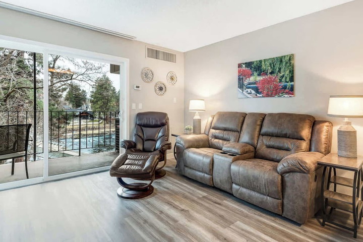 Newly Remodeled Top-floor Condo Near Downtown Bend - Bend, OR