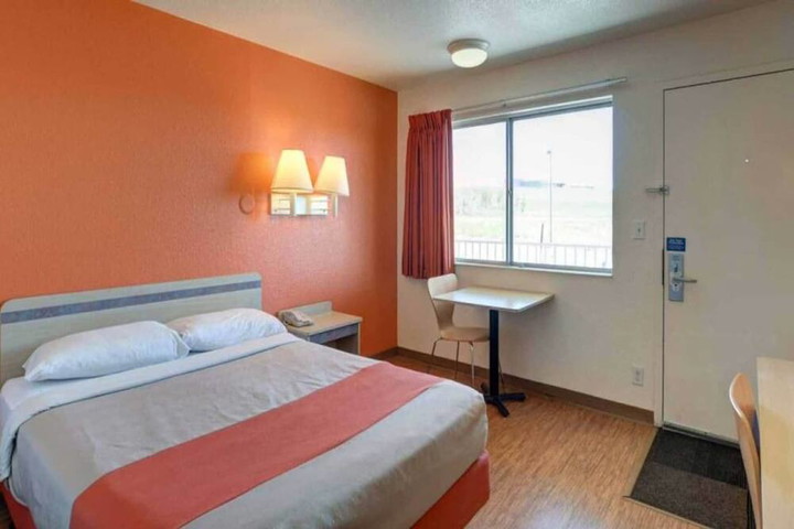 1 Queen Bed | Hearing Accessible Micfridge - Casper, WY