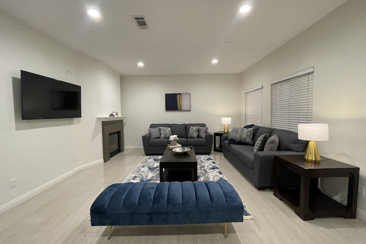 *New* Luxury Disney Vacation W/ Game Room - Irvine, CA