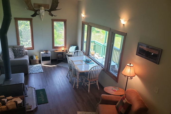 Volcano Vista: Adventure Chalet W/ View, 2br (Dry Property, Check Description) - Alaska