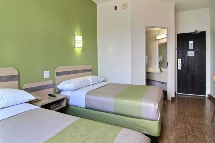 2 Full Beds |  Albuquerque - Albuquerque, NM