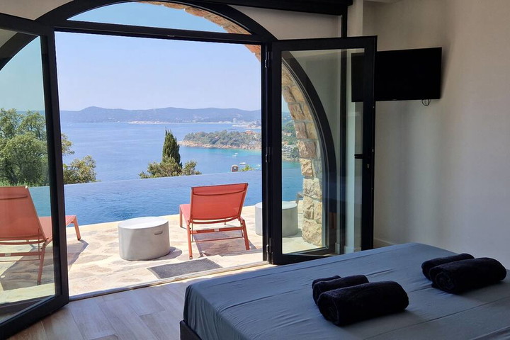 Villa D'exception Vue Mer 180° - 500 M De La Plage -  Piscine Chauffée - Spa - Le Lavandou