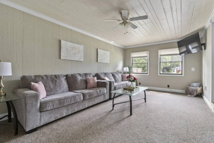 1/4 Mile To Track 3/4 To Downtown Hot Tub | 5br - Saratoga Springs, NY