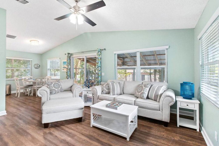 Walk To Beach & Trail-bikes, Beach Gear, Porch - Palm Harbor, FL